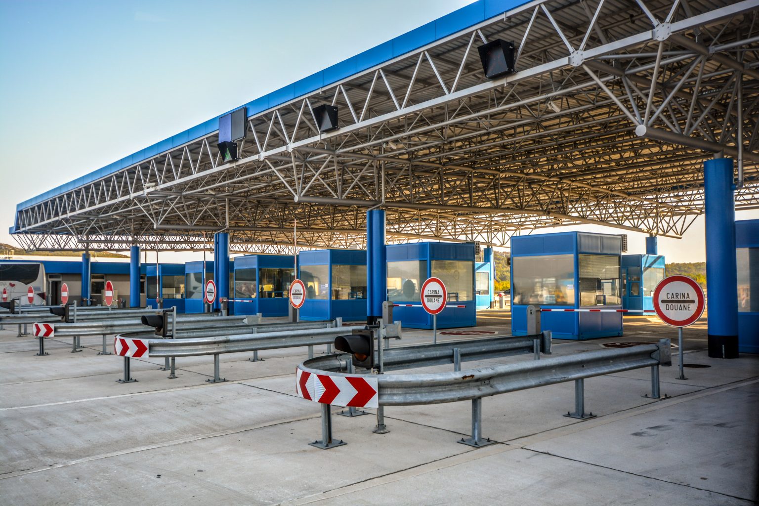 Trucking Services In Port Of Montreal | SF Logistics.